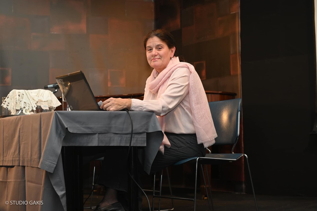 ΤΟ ΒΙΒΛΙΟ ΤΗΣ ΠΟΛΥΞΕΝΗΣ ΠΑΠΑΓΓΕΛΟΠΟΥΛΟΥ: ΜΙΑ ΜΟΝΑΔΙΚΗ ΙΣΤΟΡΙΚΗ ΑΝΑΔΡΟΜΗ ...